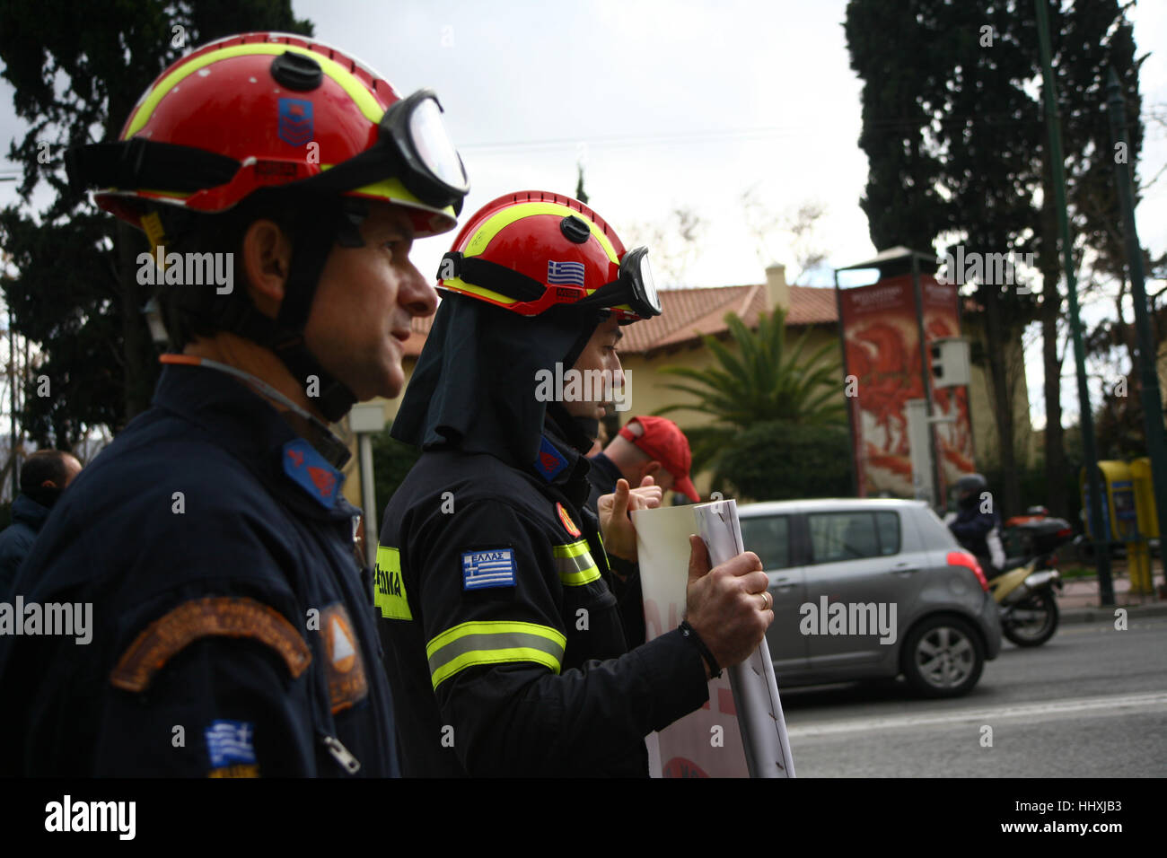 Greek firefighters hi-res stock photography and images - Alamy