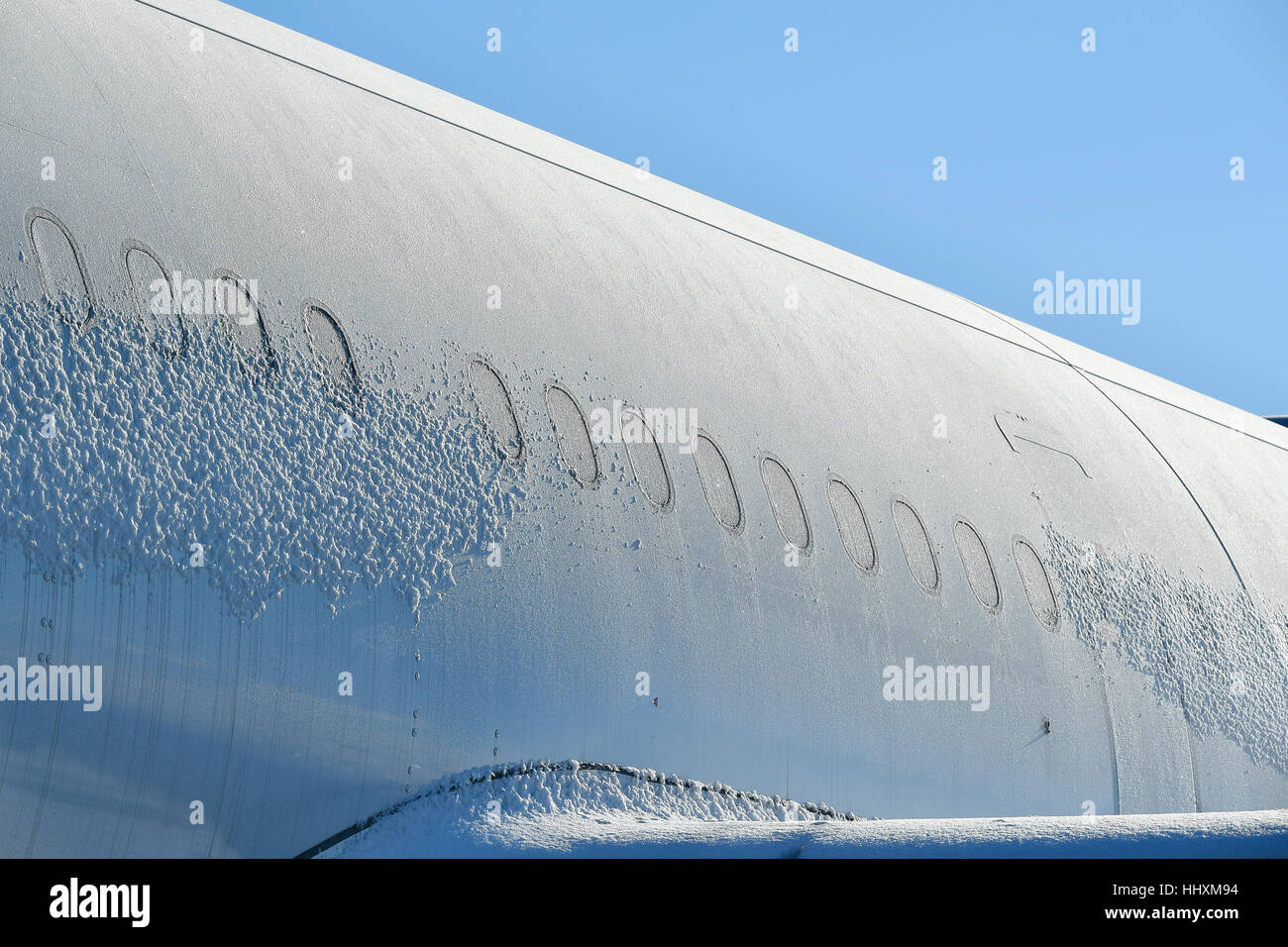 Lufthansa, Boeing, B 340-600, windows, cabin, wing, ice, snow, deicing ...