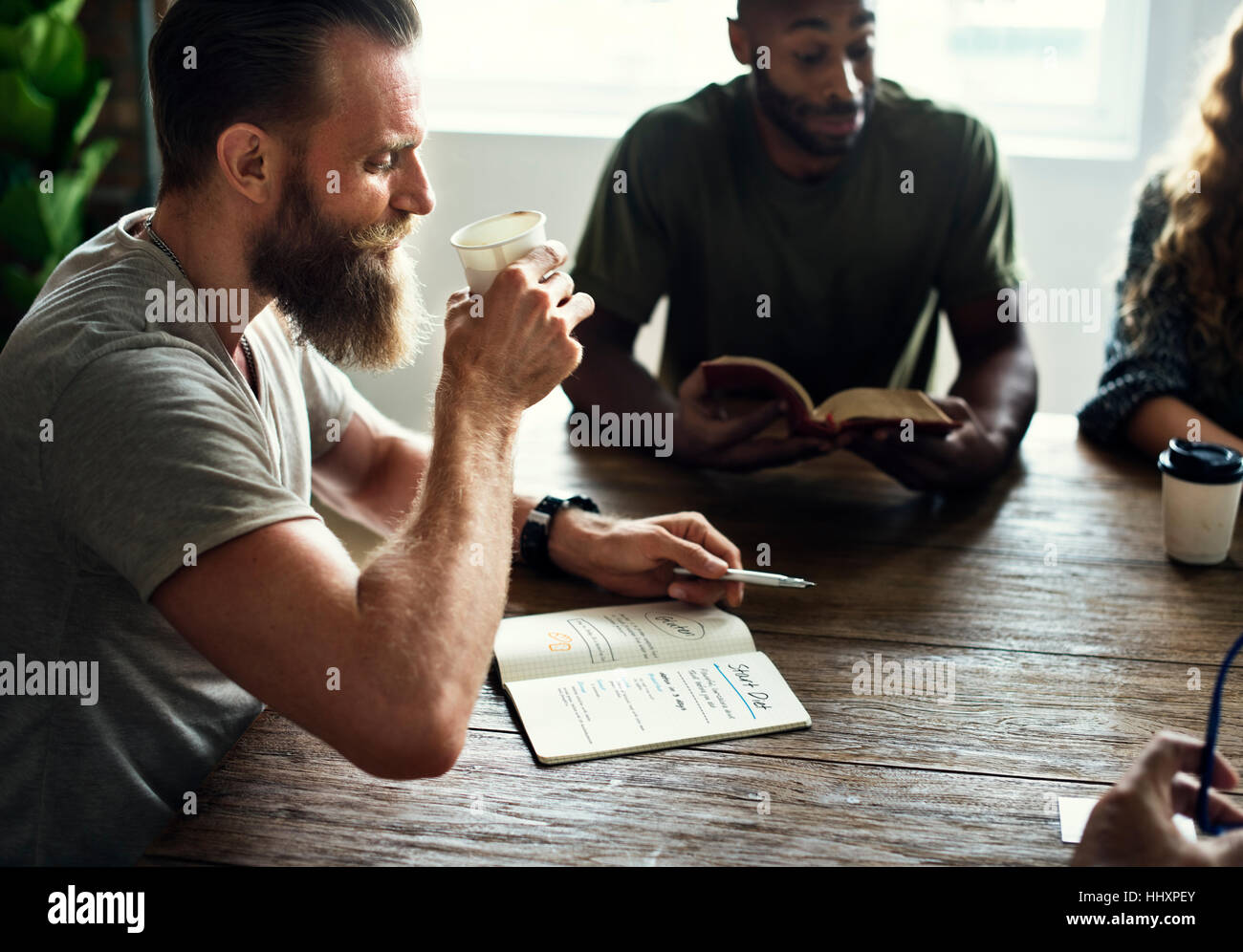 Meeting Table Networking Sharing Concept Stock Photo - Alamy
