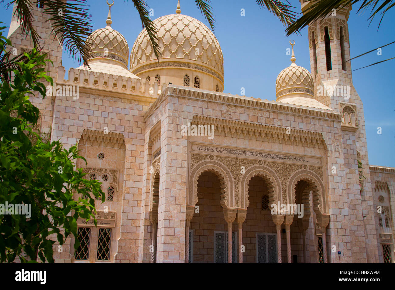 Temples mosque hi-res stock photography and images - Alamy