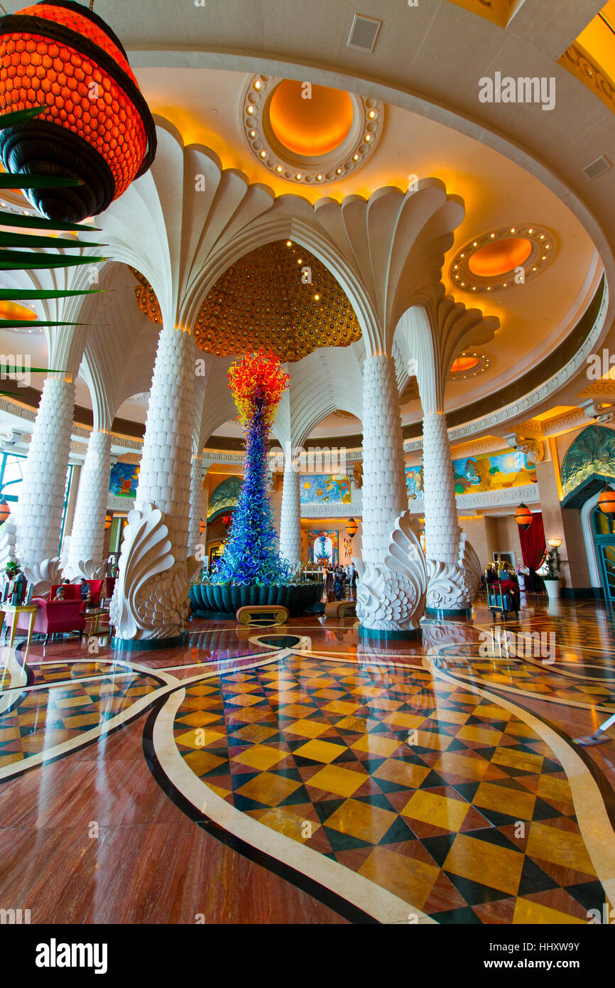 Hotel lobby columns hi-res stock photography and images - Alamy