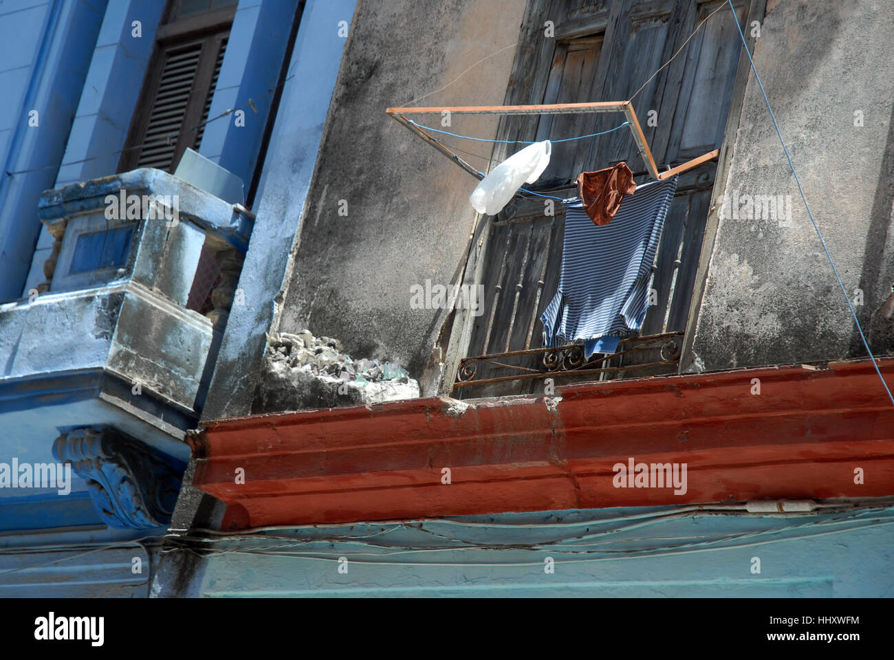 Empty Washing Line, Havana, Cuba Stock Photo - Alamy