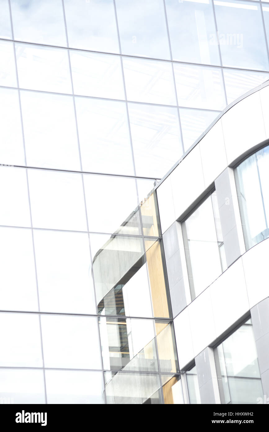 Mirrored exterior windows on an urban commercial building Stock Photo ...
