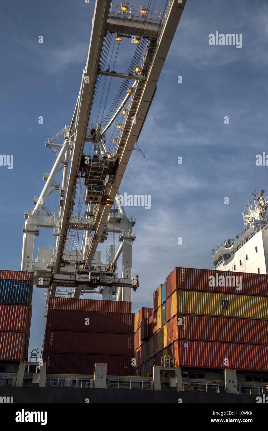 Oakland, California shipyard Stock Photo - Alamy
