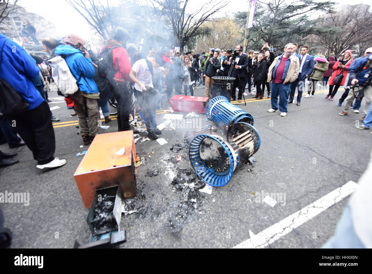 Washington, USA. 20th Jan, 2017. Hundreds of thousands descended on ...
