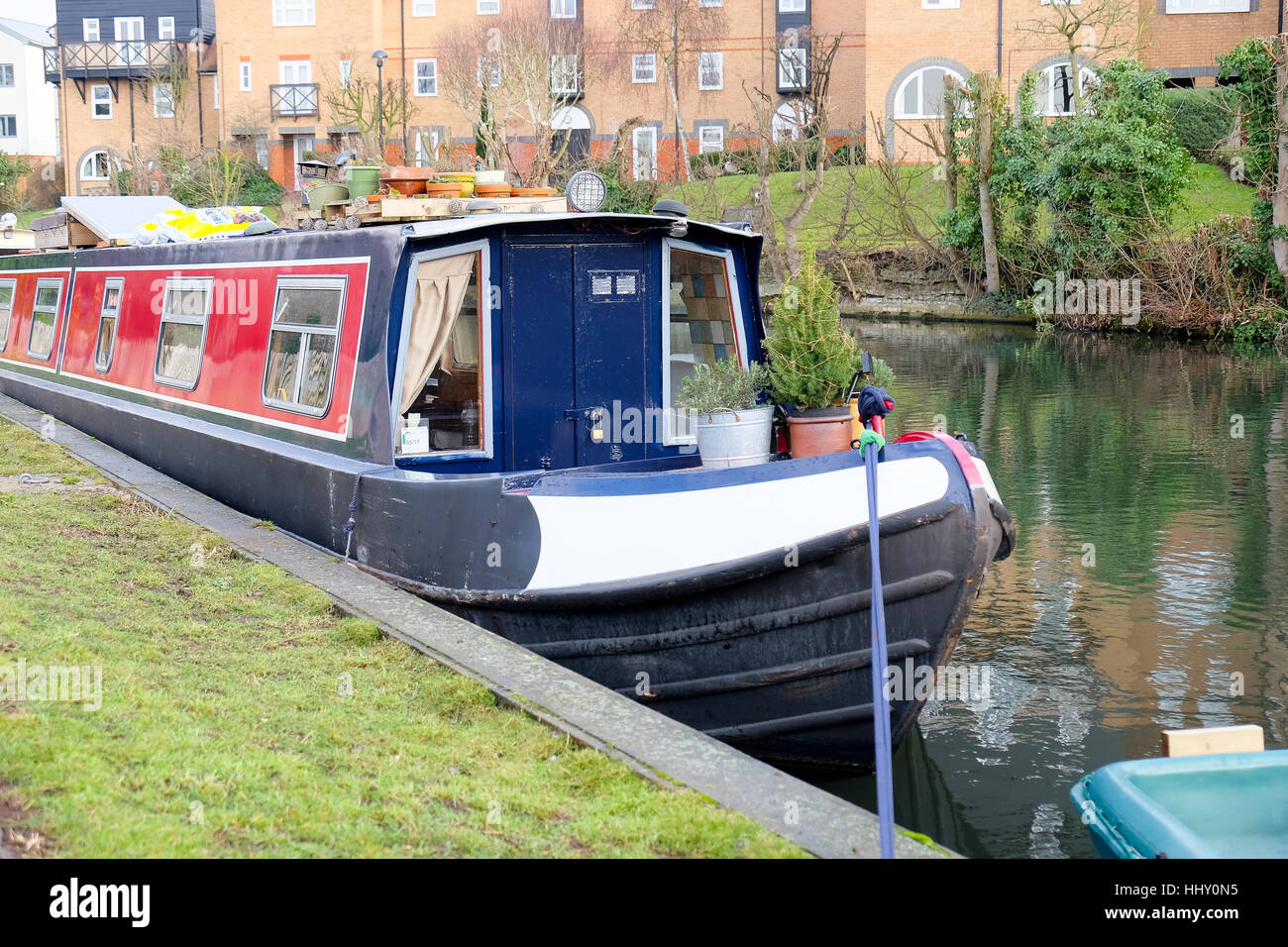 Blue and red barge hi-res stock photography and images - Alamy