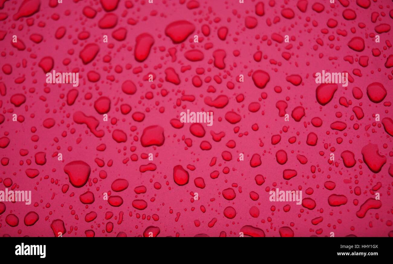 Droplets of rain on a red metallic background Stock Photo - Alamy