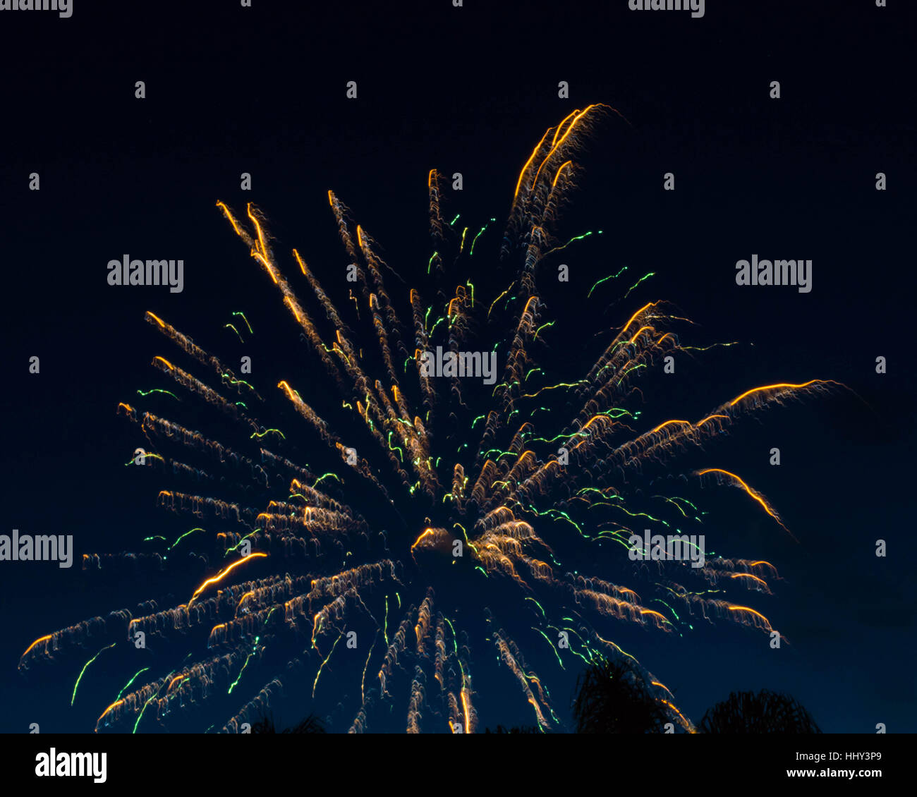 Starburst fireworks hi-res stock photography and images - Alamy