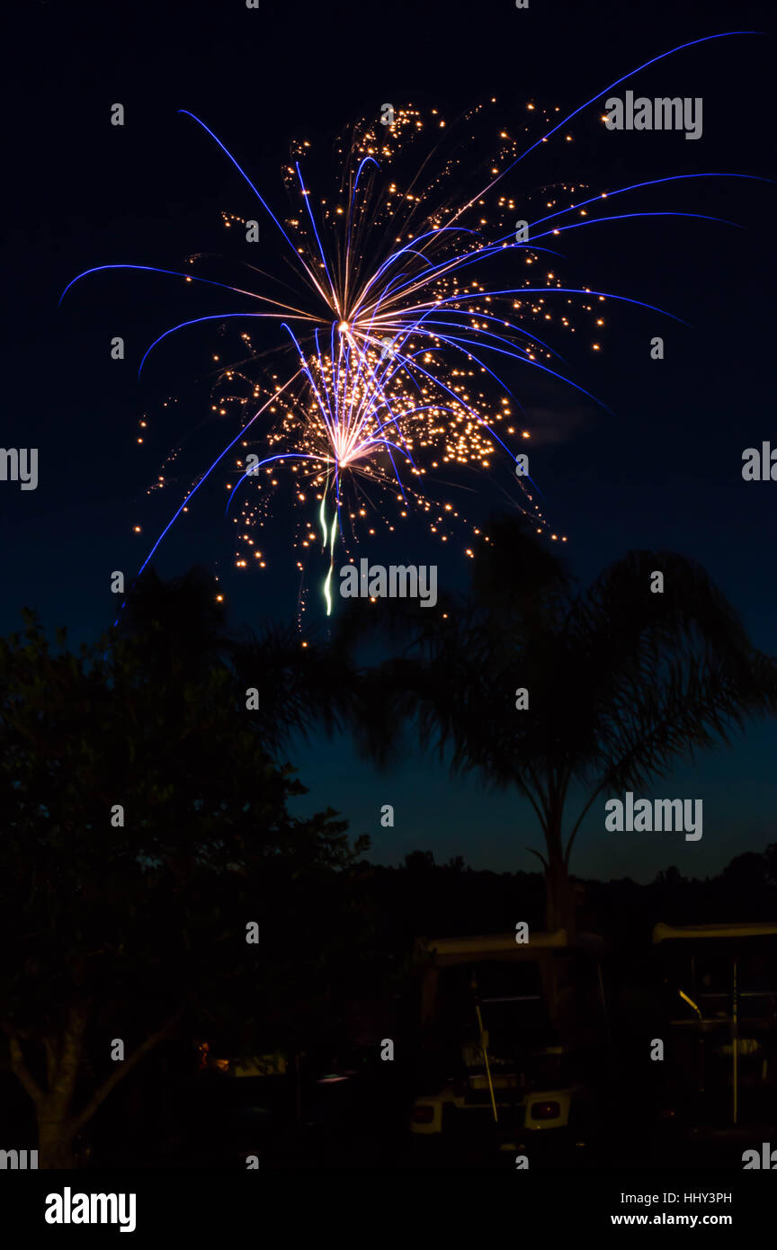 Starburst fireworks hi-res stock photography and images - Alamy