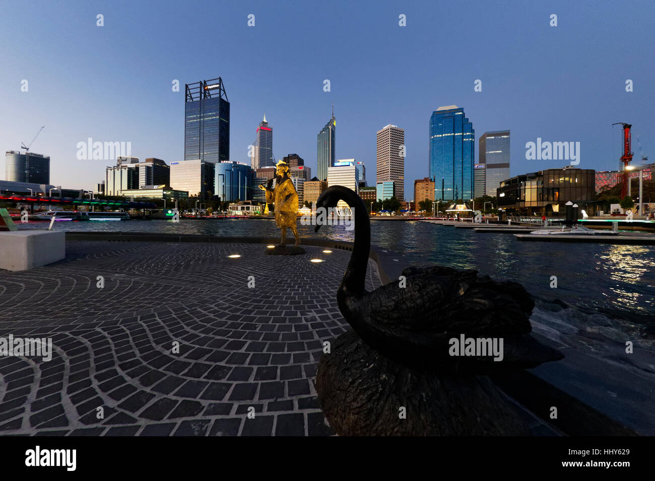 Evening light skyline hi-res stock photography and images - Alamy