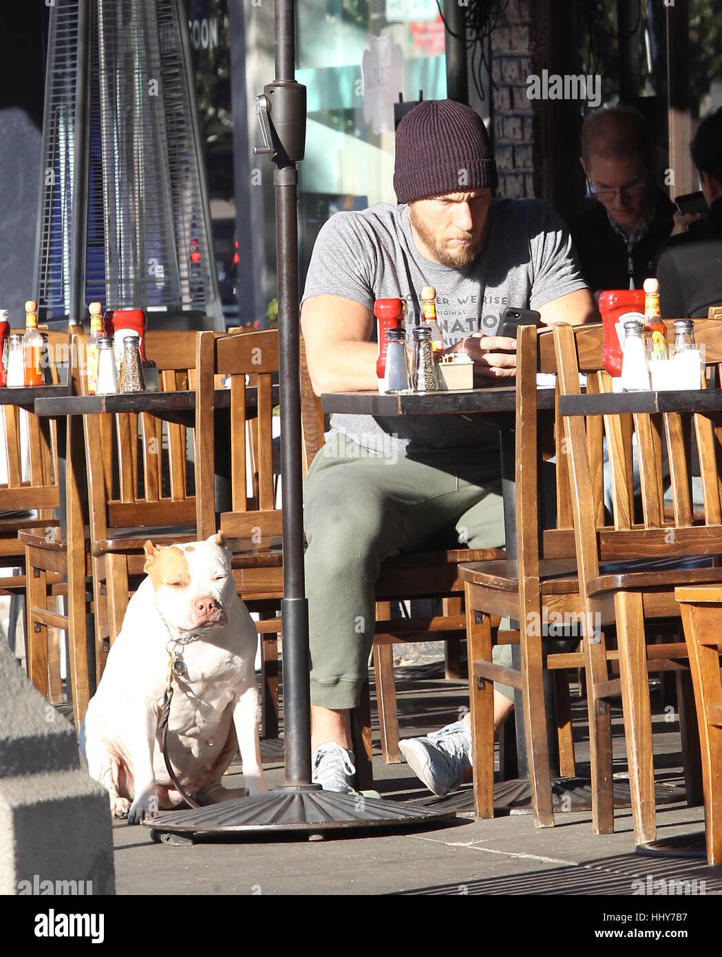 Hilary Duff's ex-boyfriend Jason Walsh seen playing on his mobile phone ...