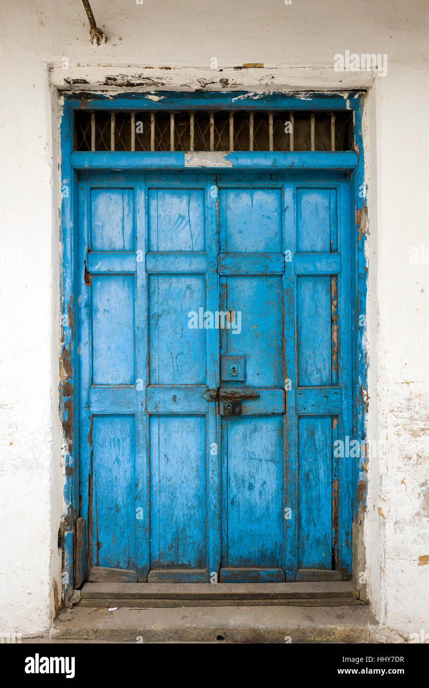 Traditional wooden door in Zanzibar Stock Photo - Alamy
