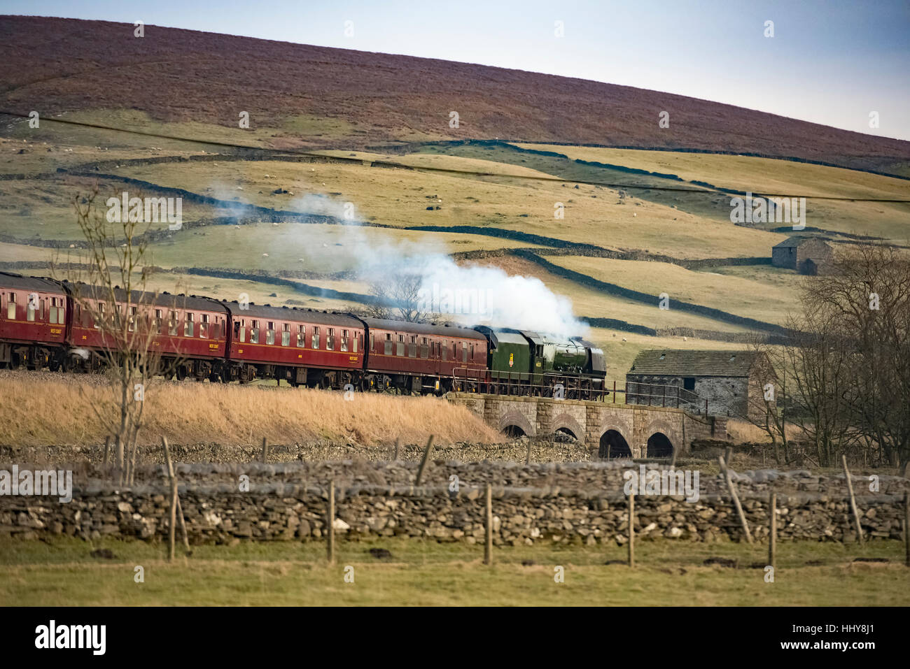 Princess Elizabeth Class locomotive The Duchess of Sutherland hauling ...