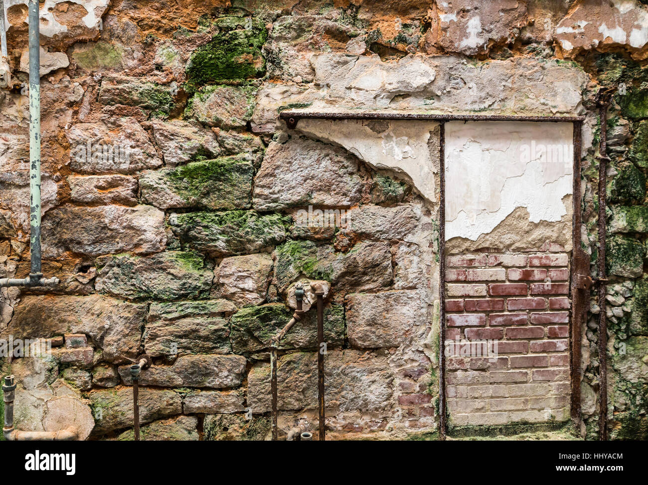 Grunge brick wall burst hi-res stock photography and images - Alamy
