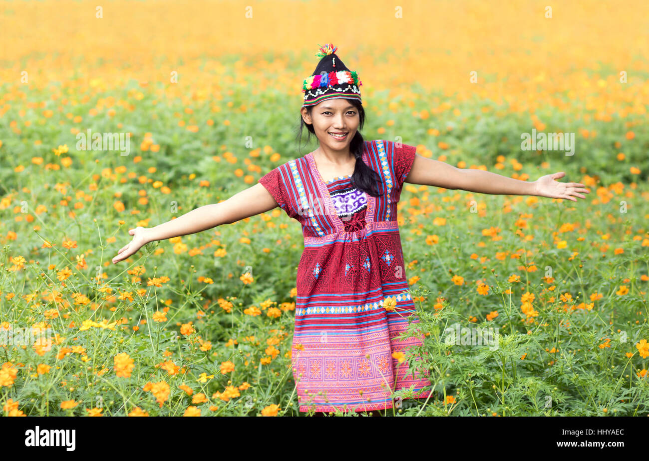 Karen woman in traditional costume hi-res stock photography and images ...