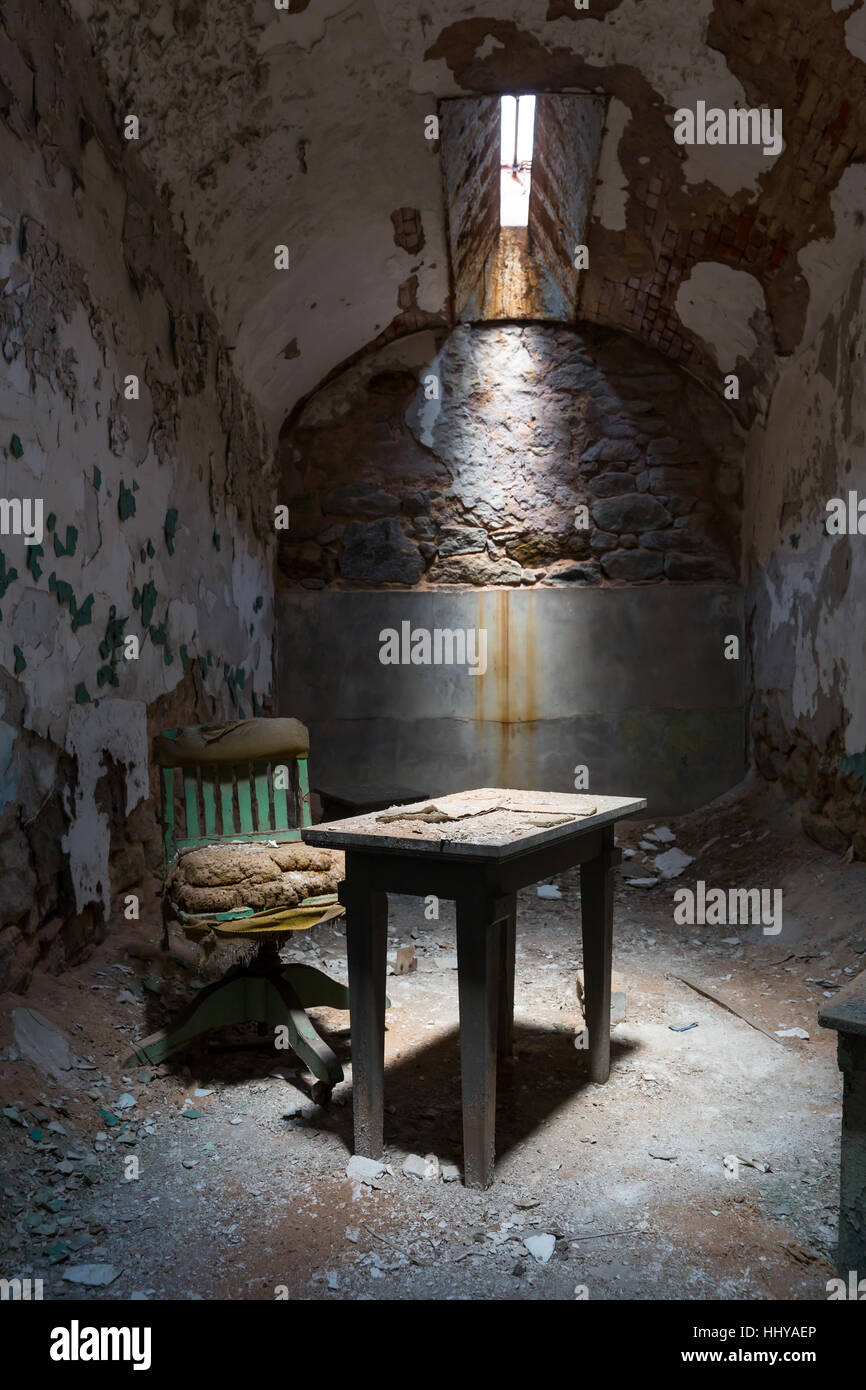 Old prison cell hi-res stock photography and images - Alamy