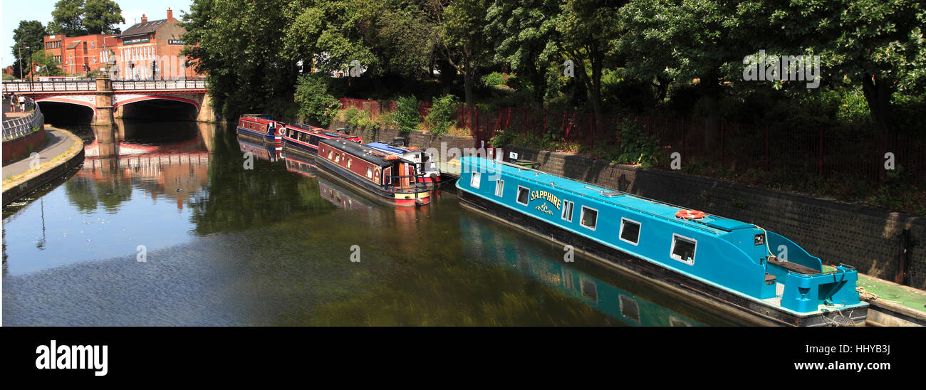Narrowboat moorings, Grand Union Canal, Leicester City, Leicestershire ...