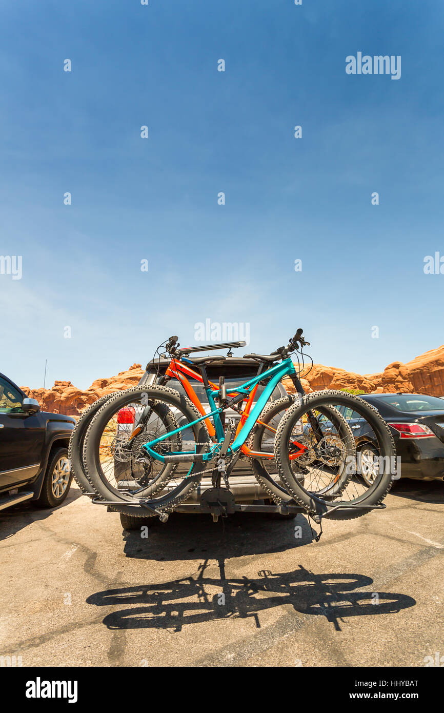 Bike on back of car hi-res stock photography and images - Alamy