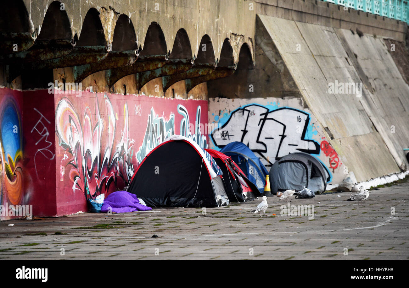 Homeless tents on Brighton seafront UK Stock Photo - Alamy