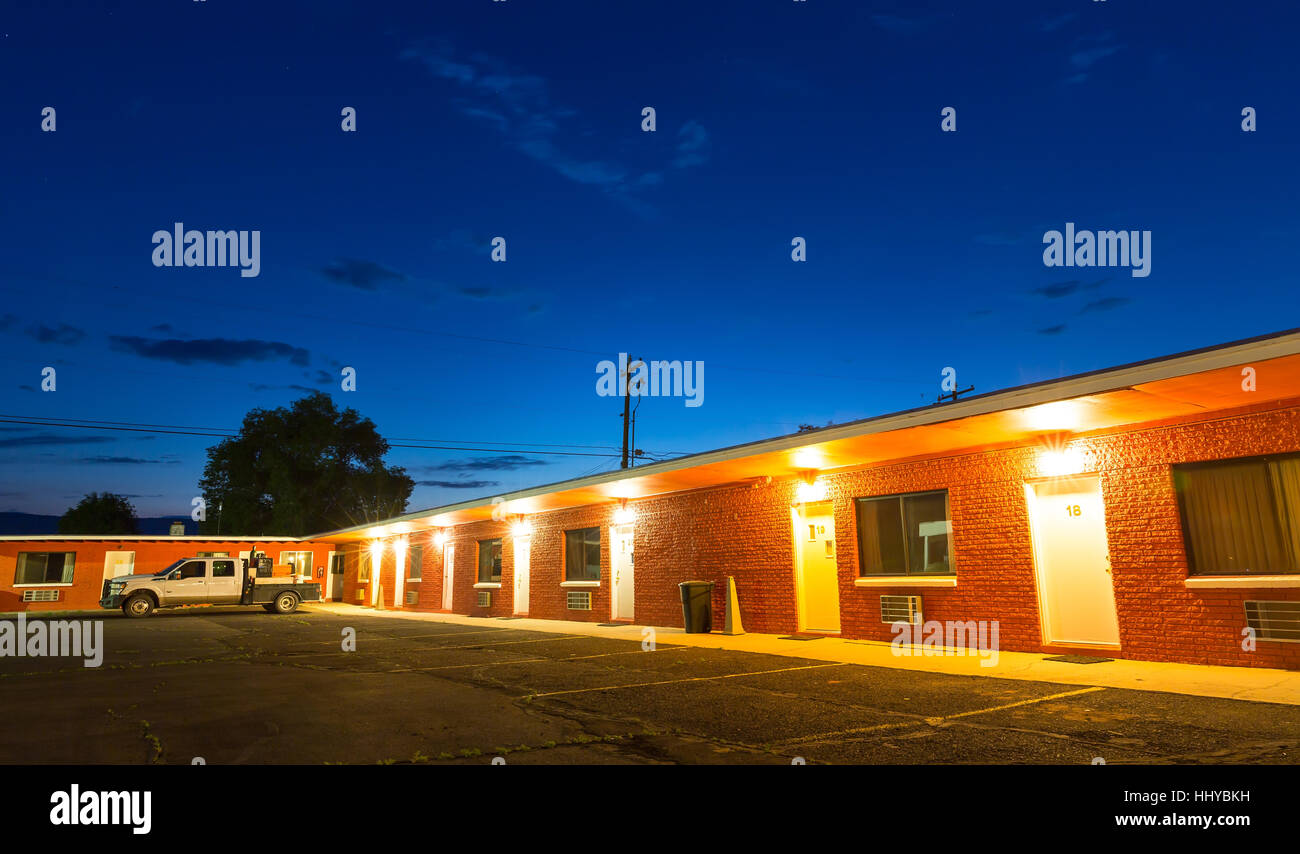 USA roadside motel in the night Stock Photo - Alamy