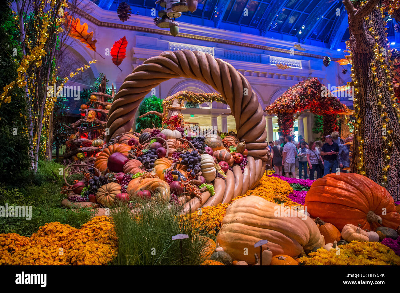 LAS VEGAS - OCT 05 : Fall season in Bellagio Hotel Conservatory ...