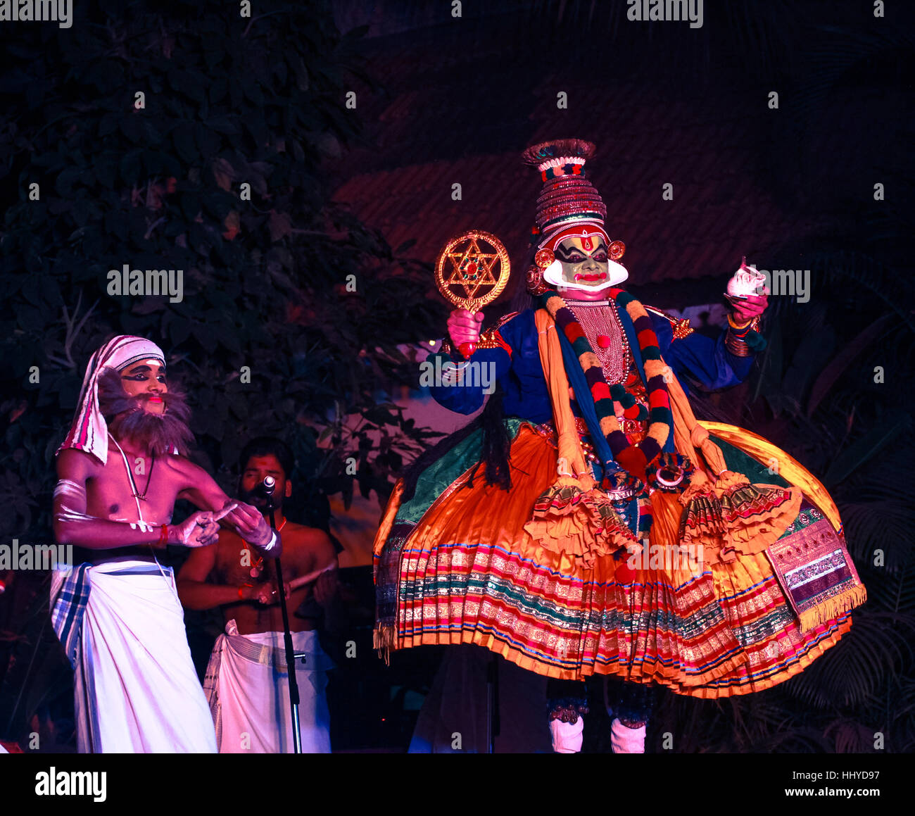 Kathakali artists and performance Stock Photo - Alamy