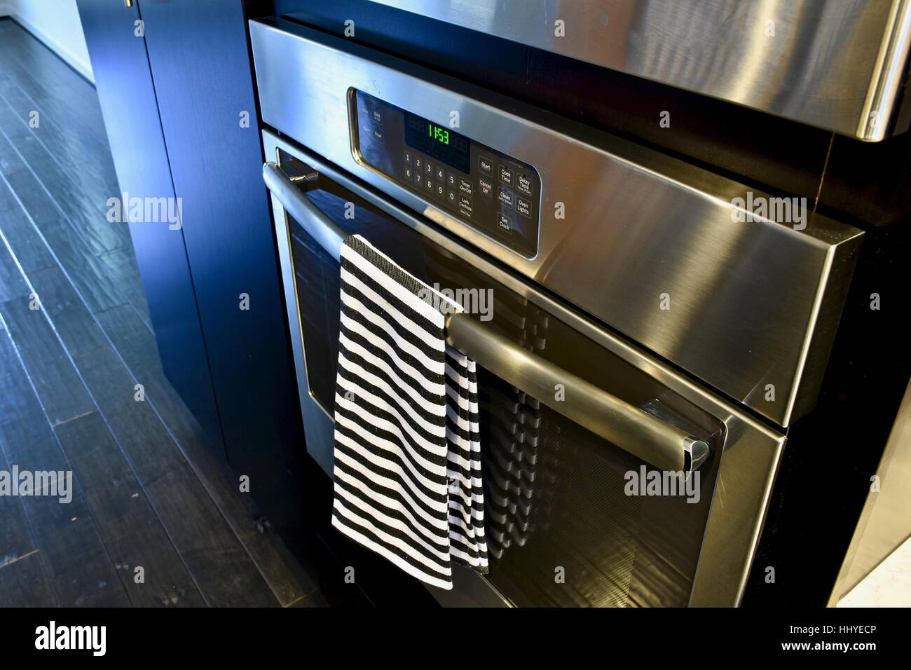 A General Electric brand oven in a modern home Stock Photo - Alamy