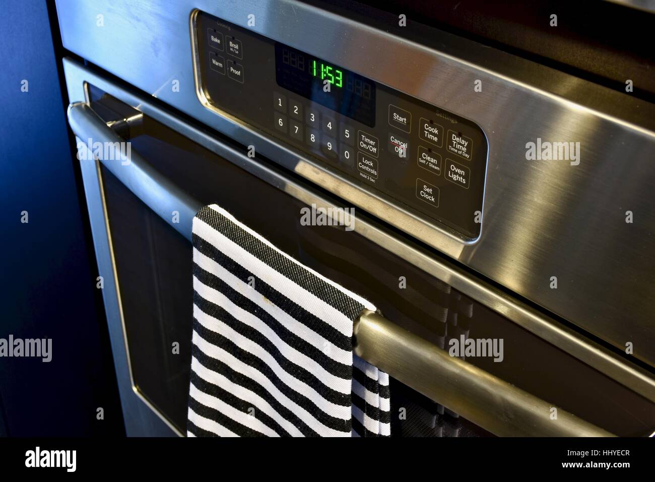 A General Electric brand oven in a modern home Stock Photo - Alamy