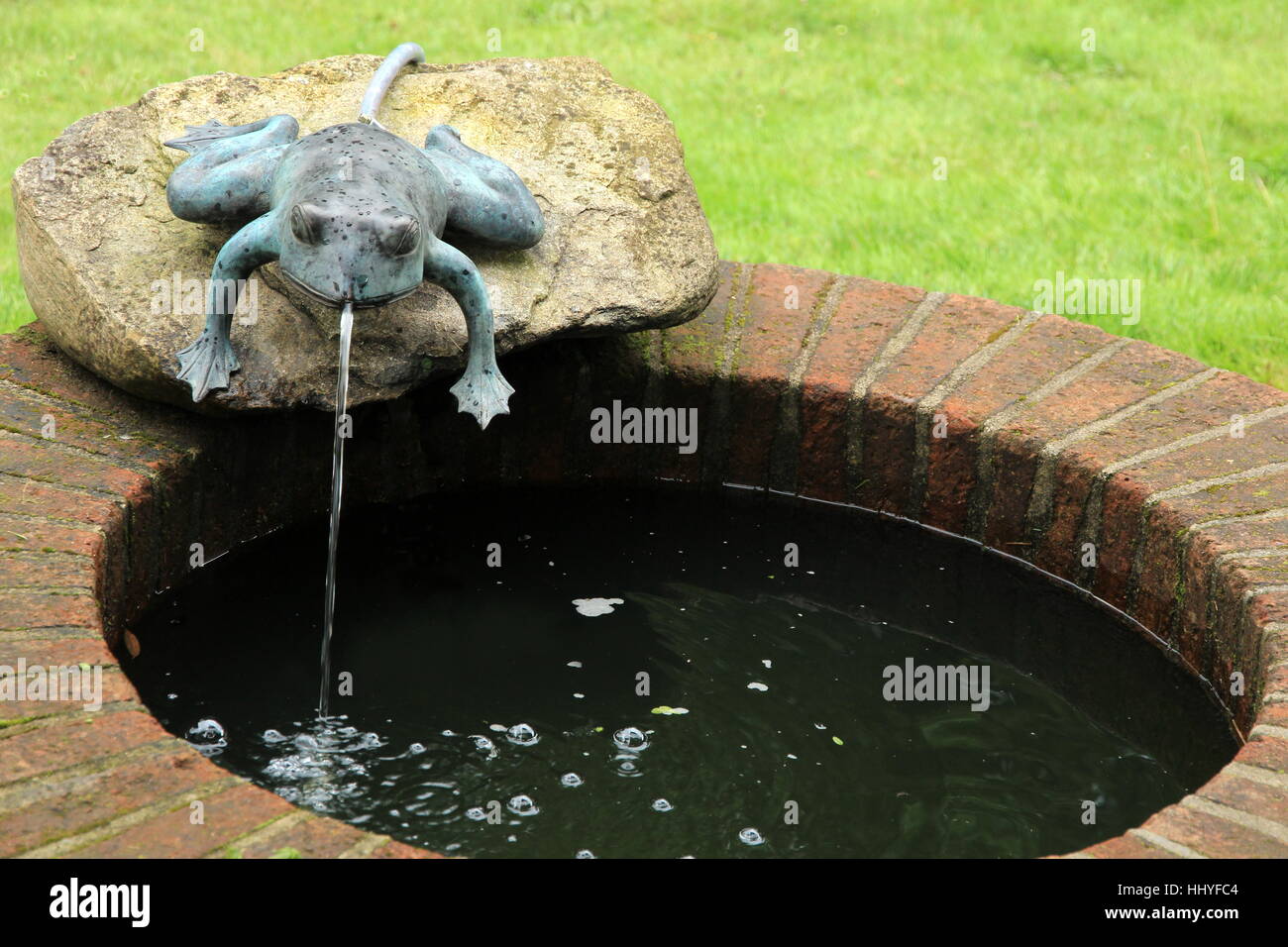 frog, fountain, squirt, copper, spit, bronze, water, round, stone, frog ...