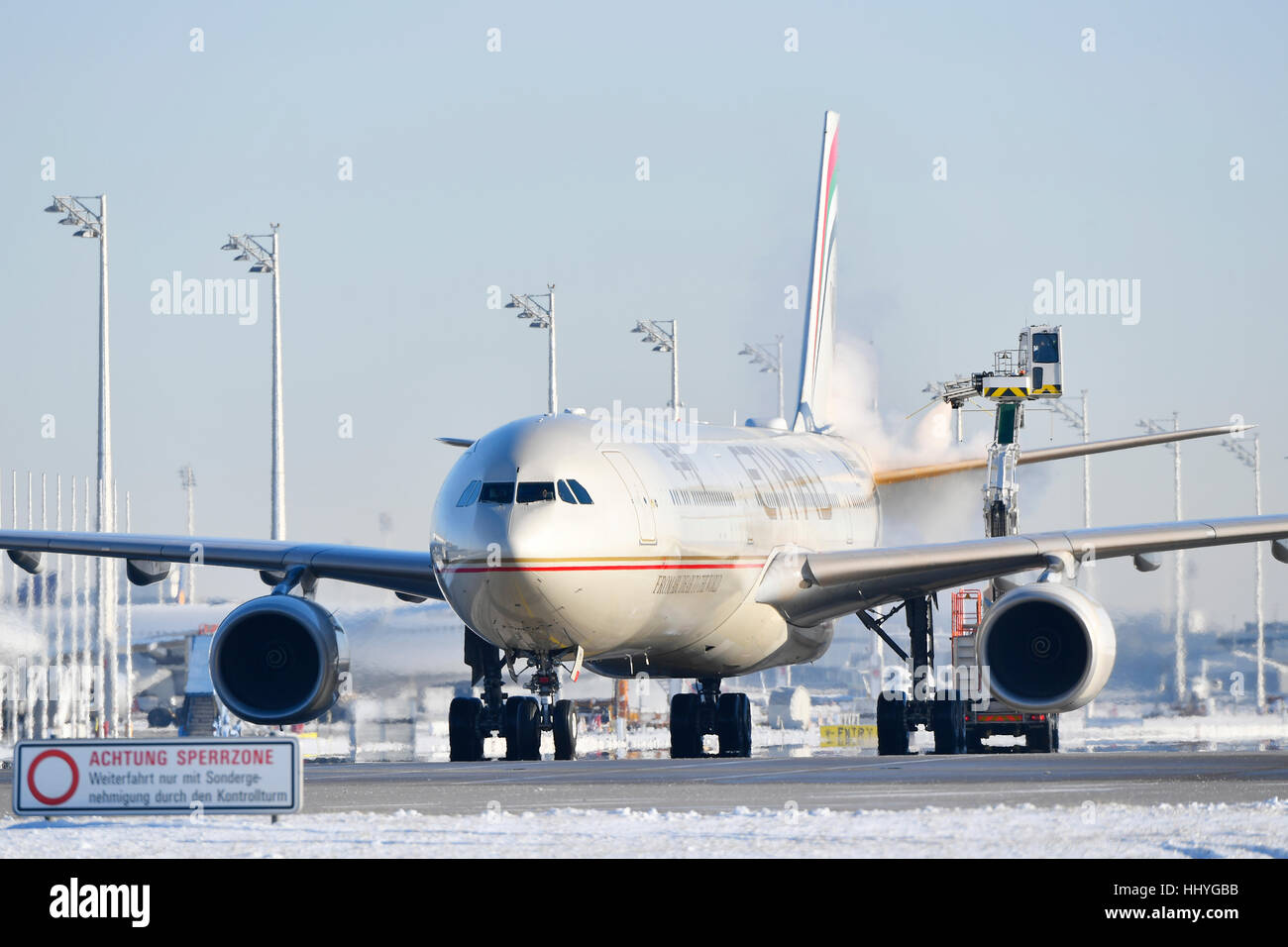 Etihad, A 340, aircraft, a/c, airplane, plane, wing, taxiway, runway ...