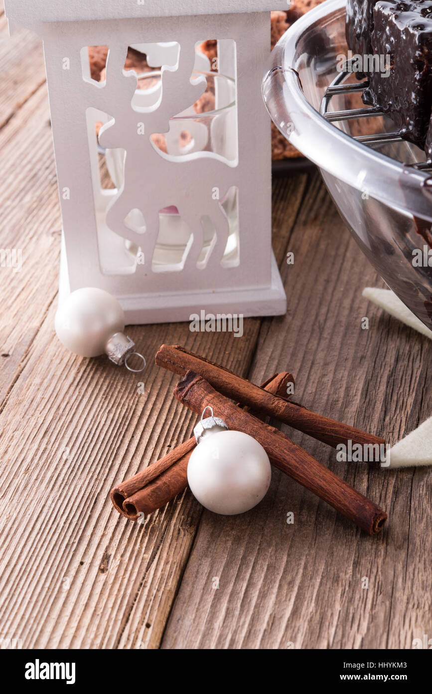Gingerbread flavour chocolates hi-res stock photography and images - Alamy