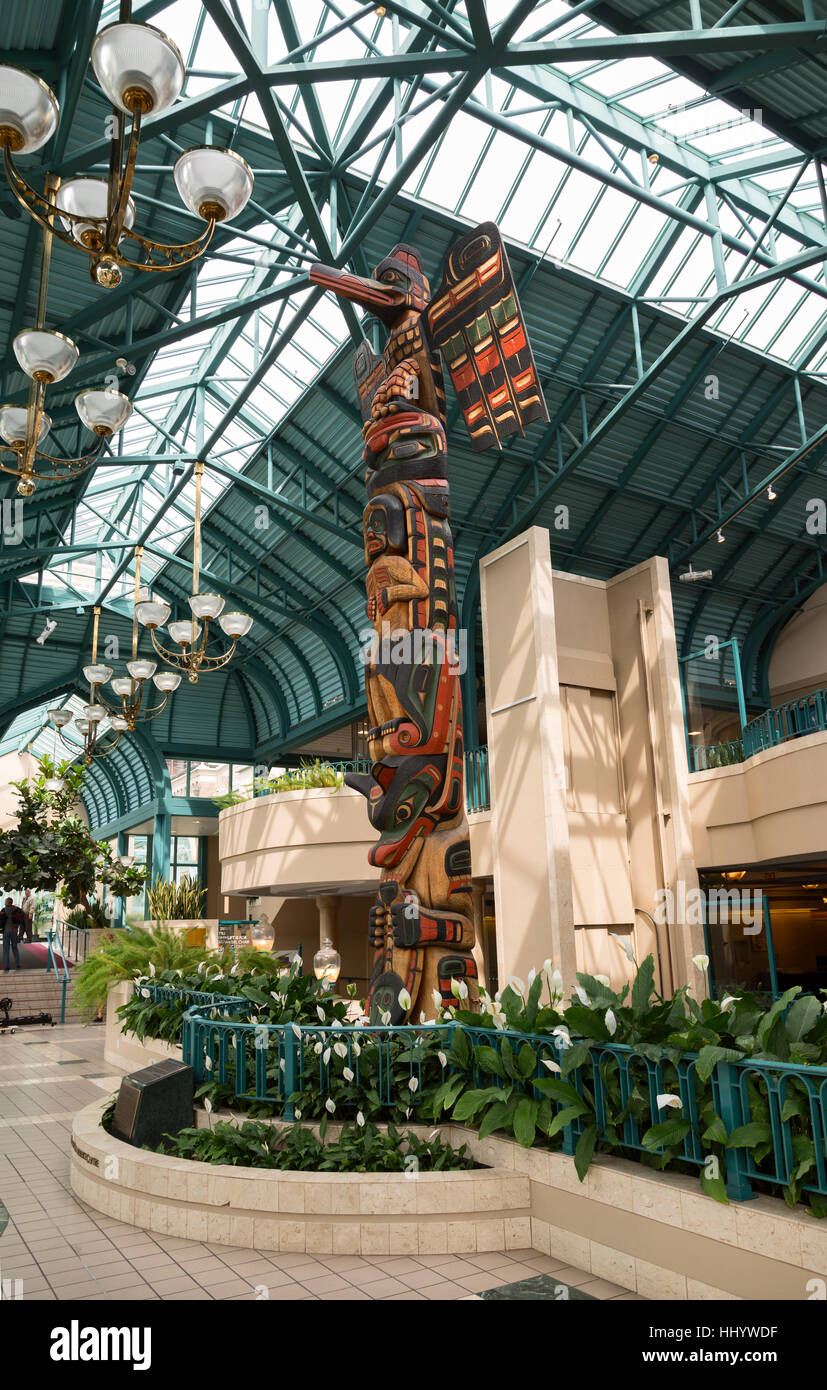 Totem pole inside building Stock Photo - Alamy