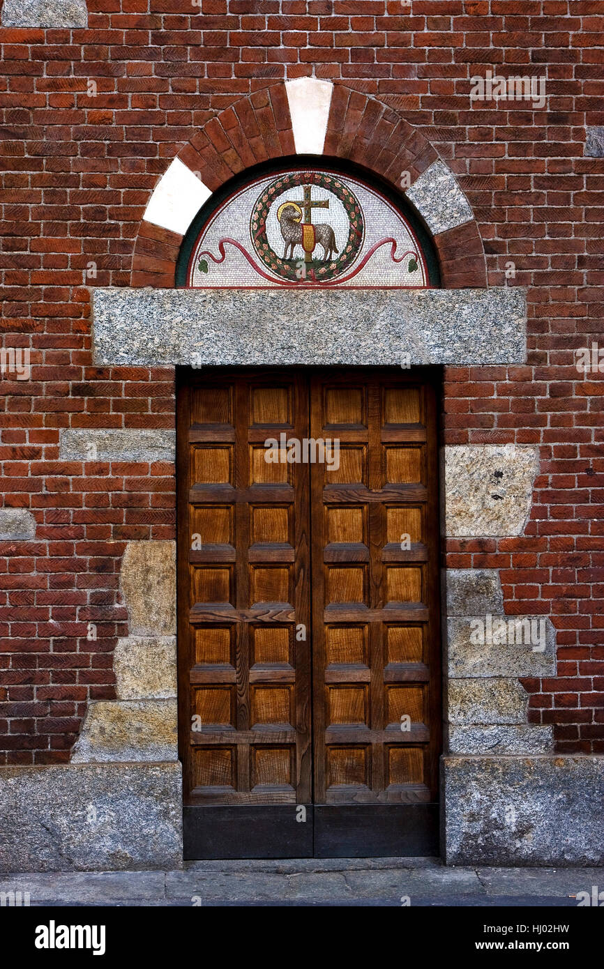 Church entry christ in hi-res stock photography and images - Alamy