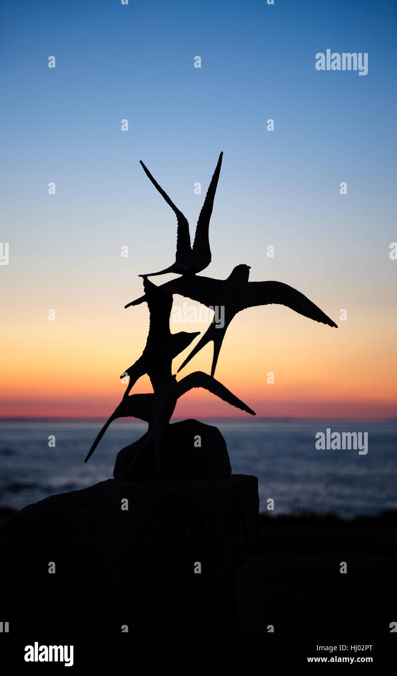 Silhouette of a rock sculpture hi-res stock photography and images - Alamy
