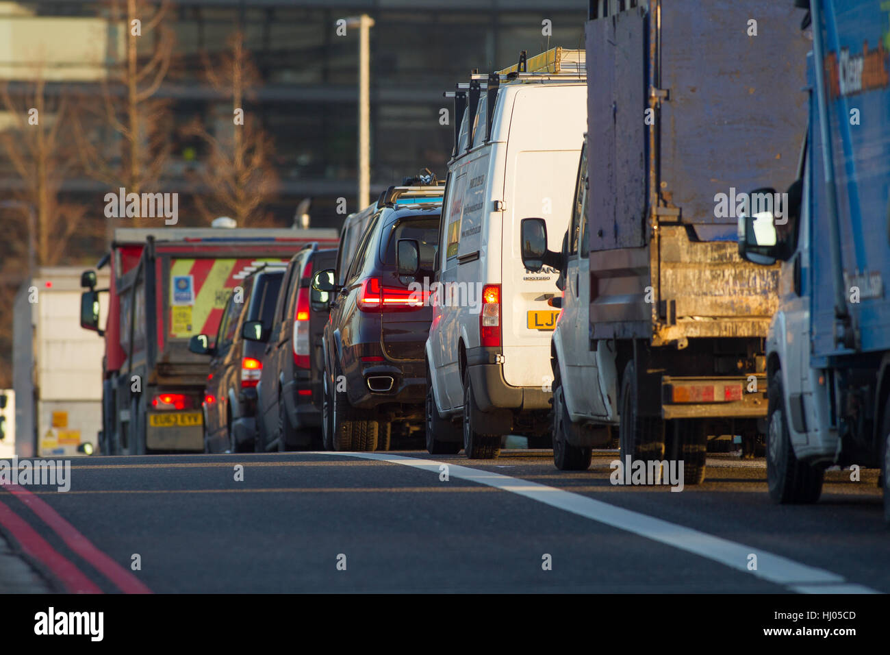 Smog traffic london hi-res stock photography and images - Alamy