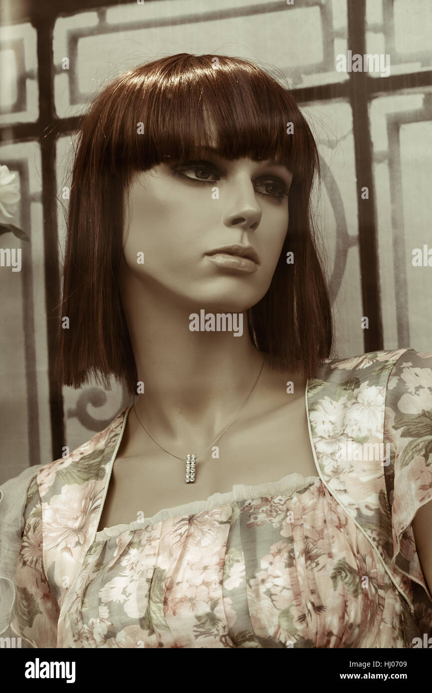 Female dummies hi-res stock photography and images - Alamy