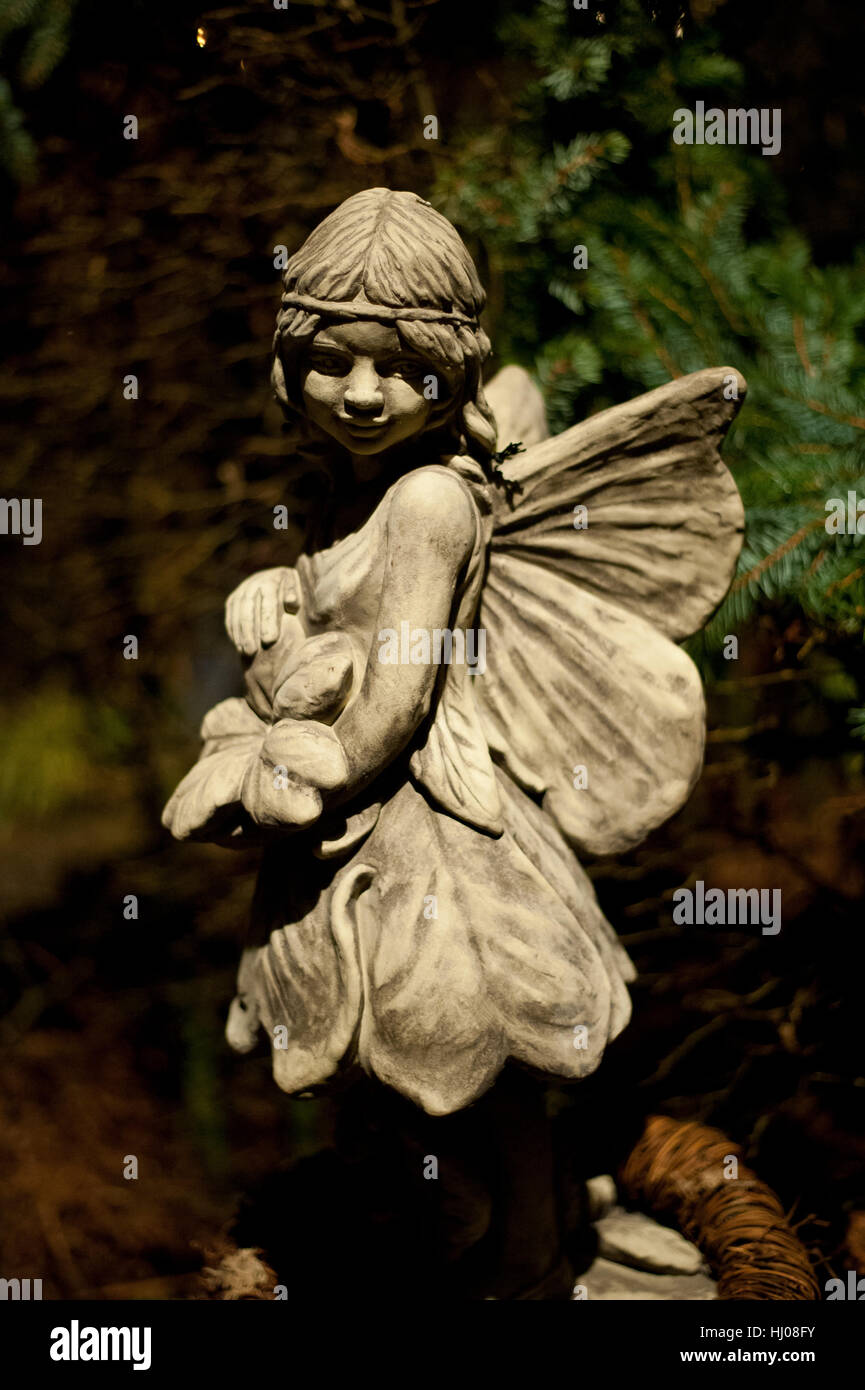Garden figures hi-res stock photography and images - Alamy