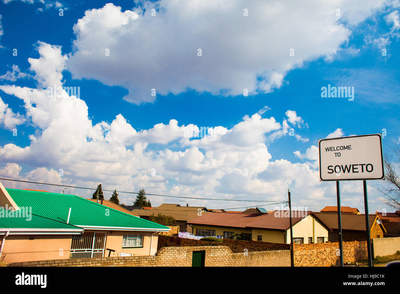house, building, houses, wall, crime, brick, roadside, welcome, sign ...
