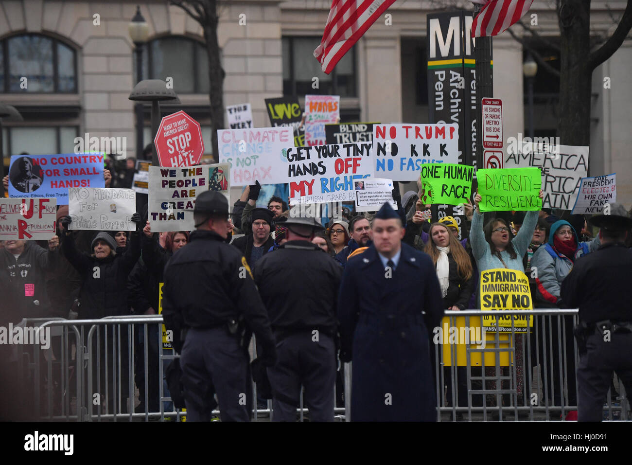 Washington, USA. 20th January, 2017. President Barack Obama's motorcade ...