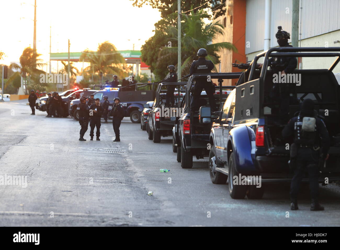 Quintana Roo, Mexico. 20th Jan, 2017. Members of the Federal Police ...