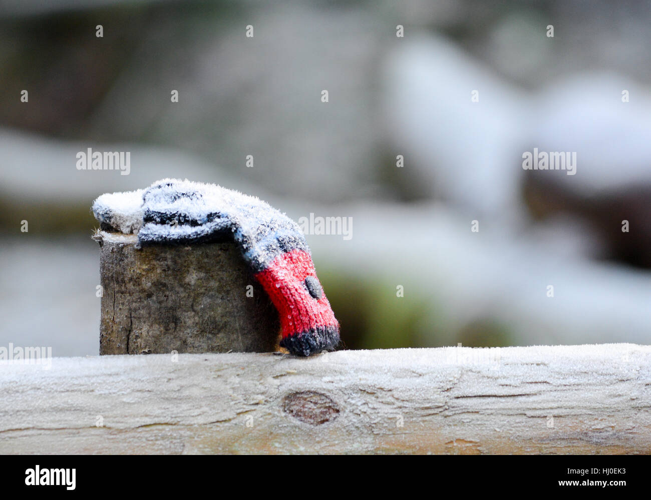 Frozen lost glove on a fence post Stock Photo - Alamy