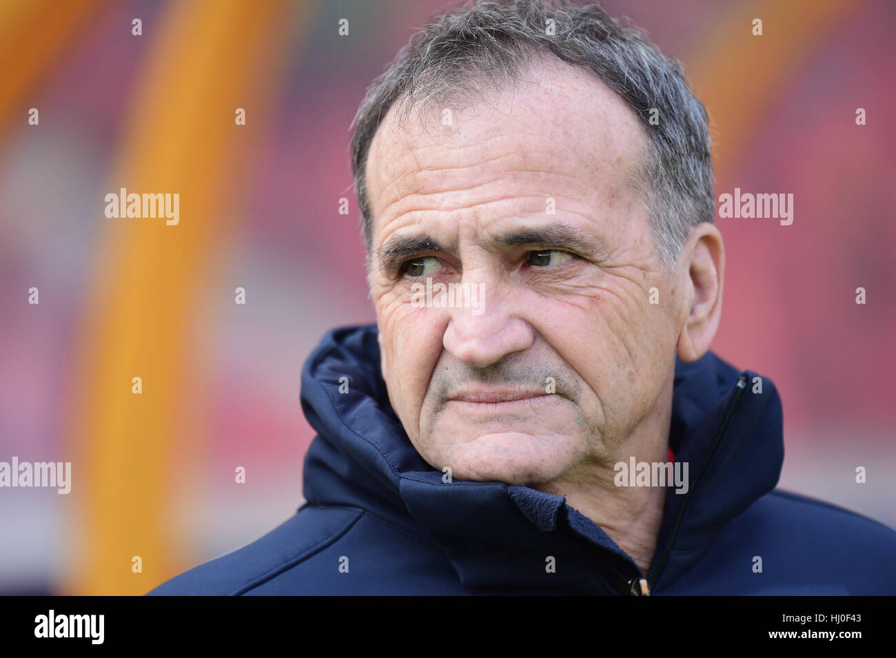 Myanmar head coach hi-res stock photography and images - Alamy