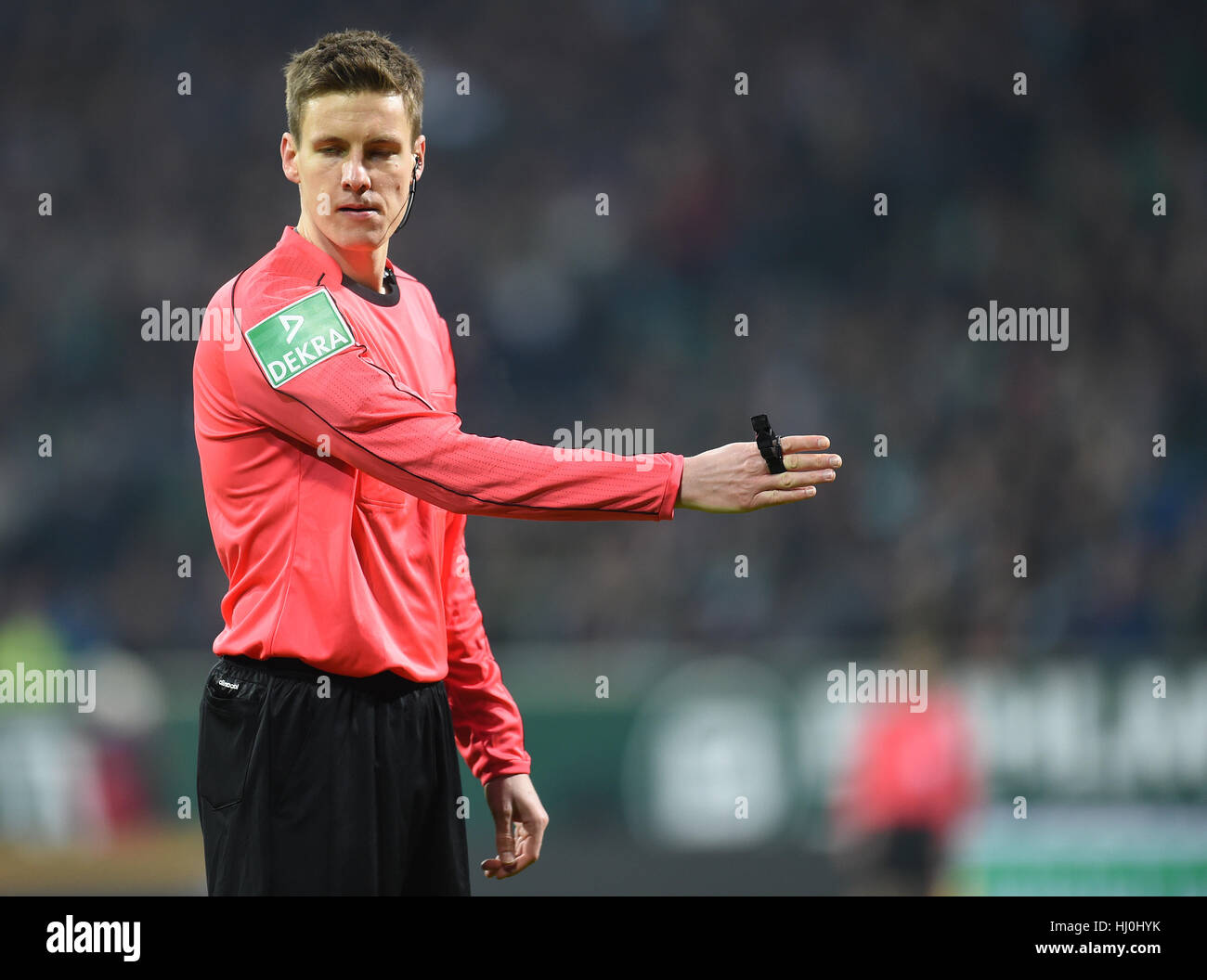 Bremen, Germany. 21st Jan, 2017. Referee Daniel Siebert during the ...
