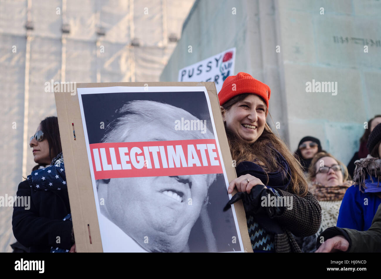 Femen eiffel tower hi-res stock photography and images - Alamy