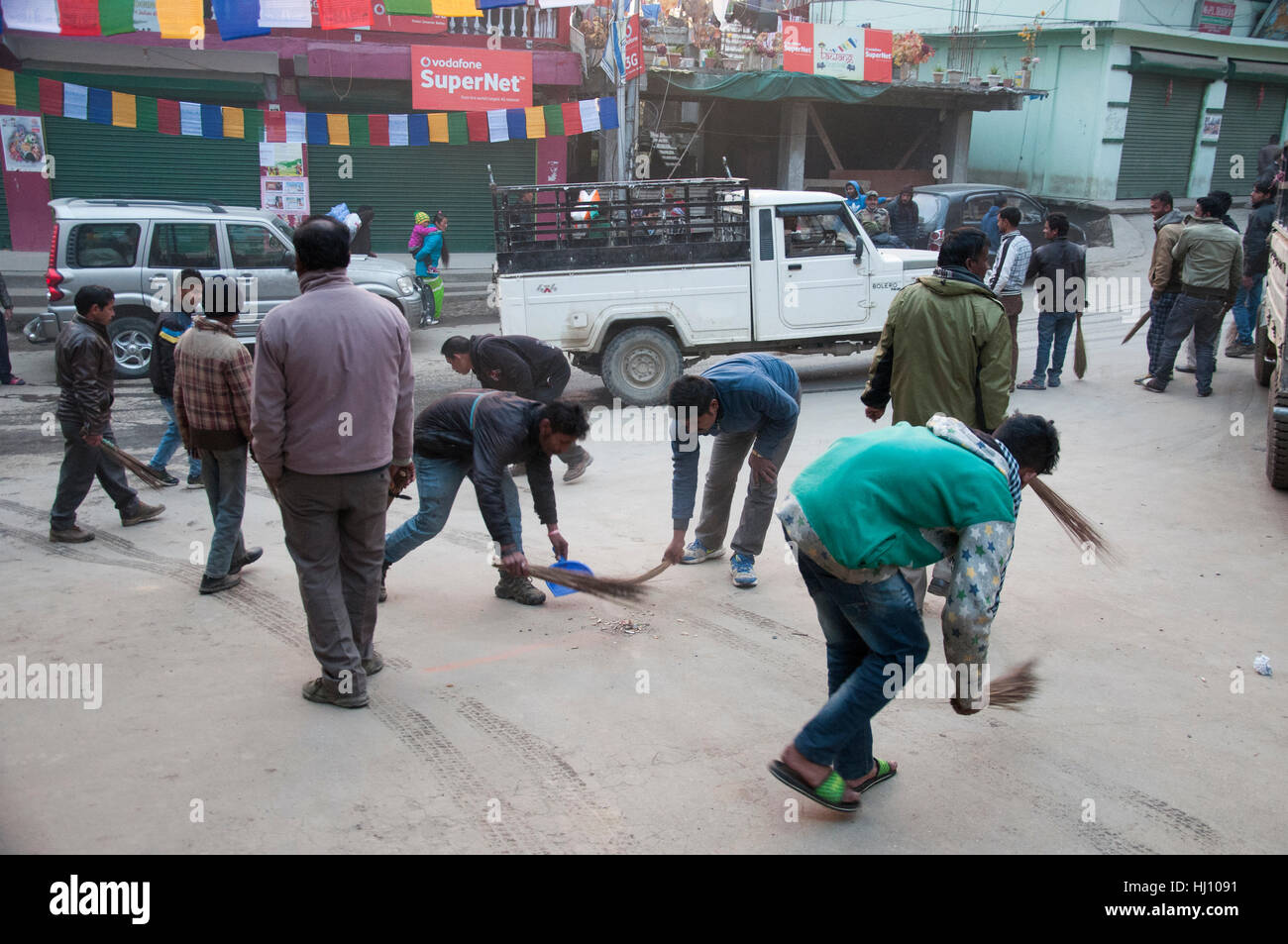 Street sweepers of india hi-res stock photography and images - Alamy