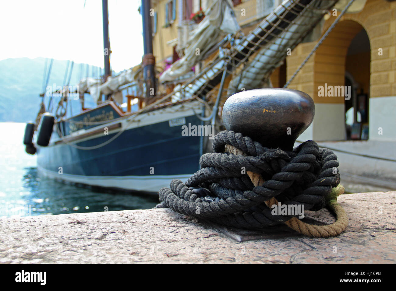 Sail cast hi-res stock photography and images - Alamy