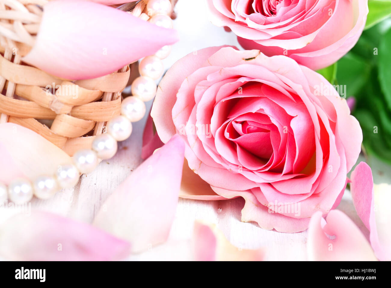 Wedding flowers isolated chain hi-res stock photography and images - Alamy