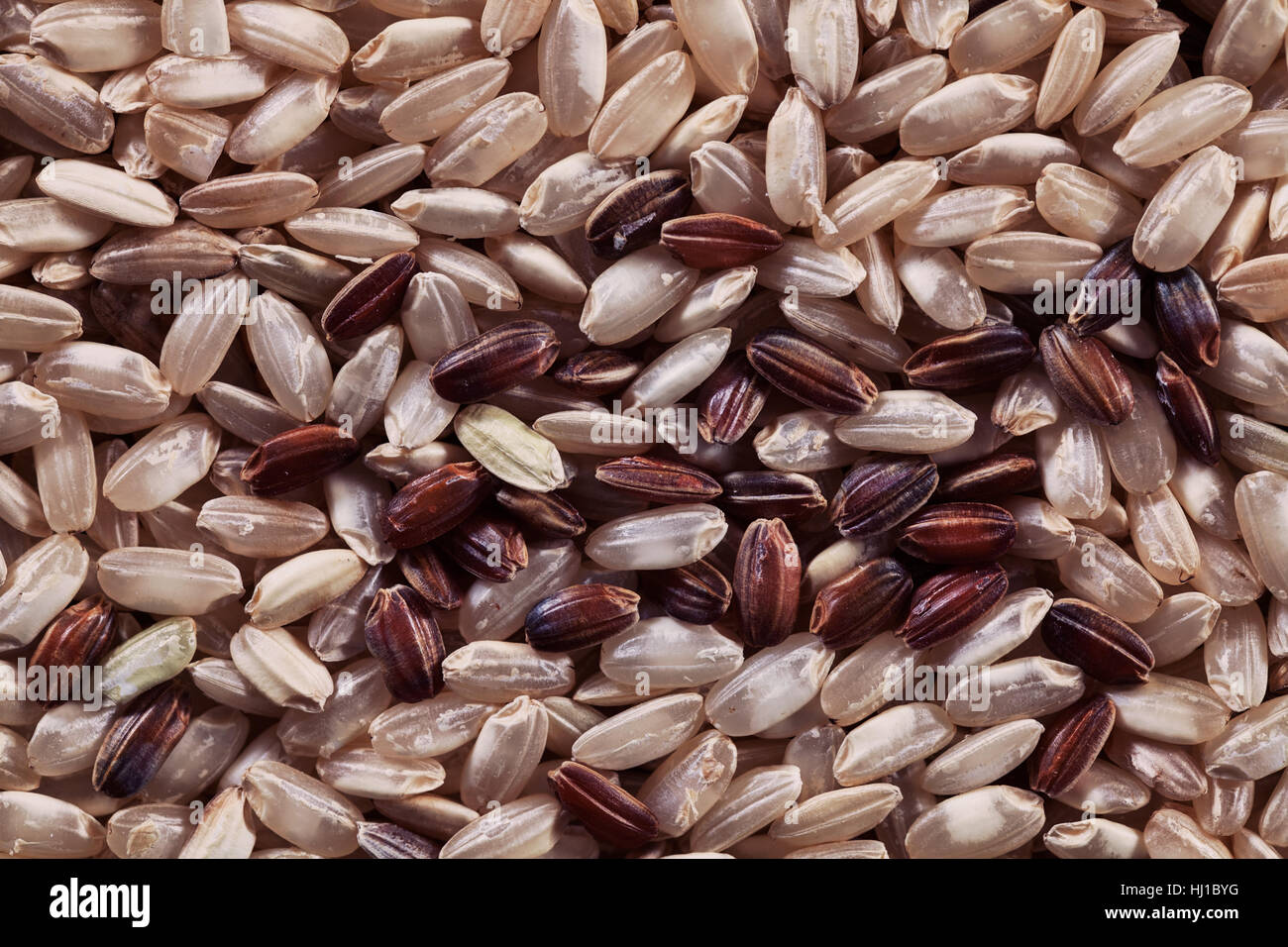 brown rice spilled on the table Stock Photo - Alamy