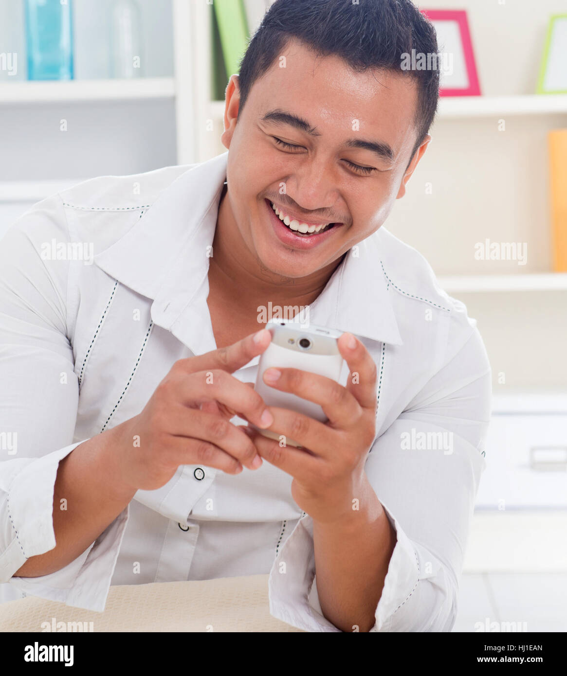 Smiling indonesian boy mobile phone hi-res stock photography and images ...