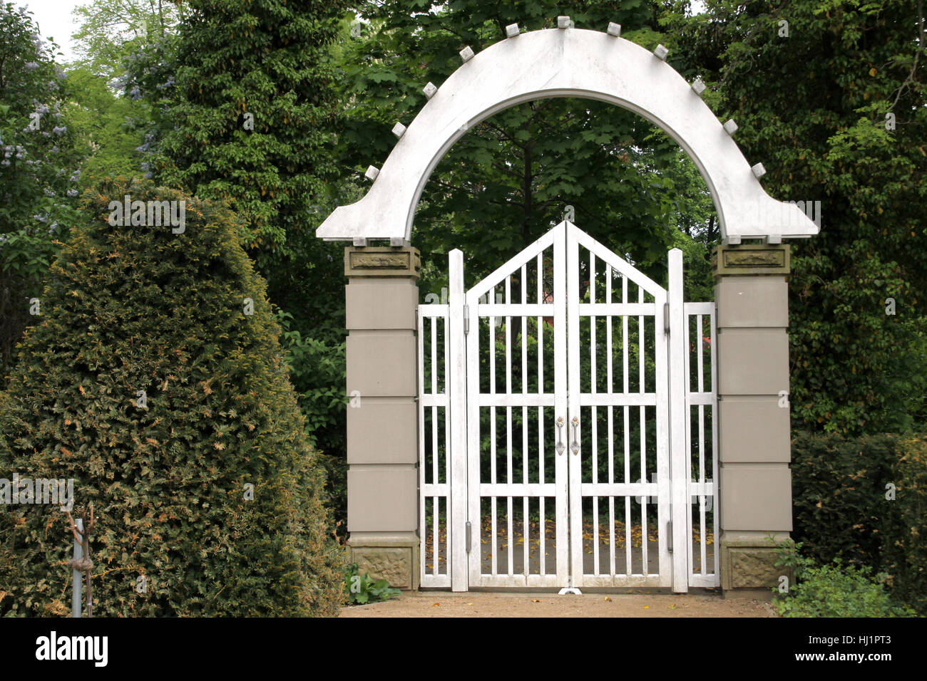 city, town, park, garden, goal, passage, gate, archgway, gantry, door ...